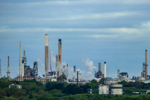 The Use of Lifting Hoists in Oil Refineries - Lifting Hoists Direct